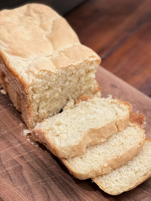 COUNTRY WHITE BREAD - The Cookin Chicks