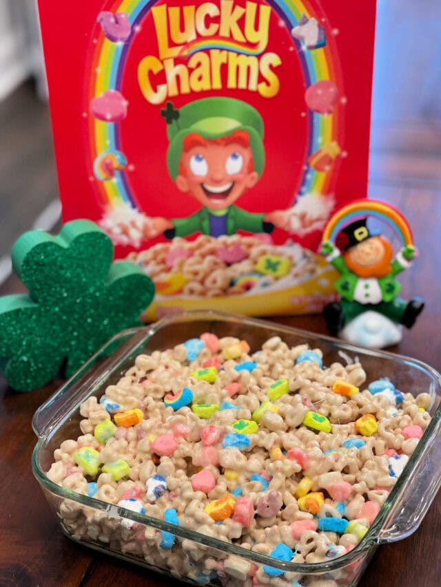 Lucky Charms Cereal Bars - The Cookin Chicks