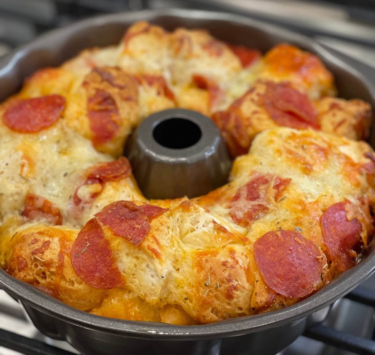 Pull Apart Pizza Bread - The Cookin Chicks