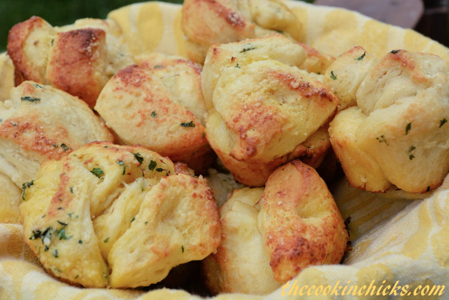 Mini Garlic Monkey Bread - The Cookin Chicks