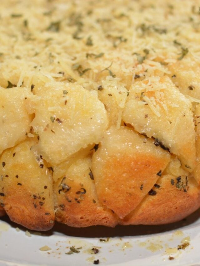 GARLIC PULL APART BREAD - The Cookin Chicks