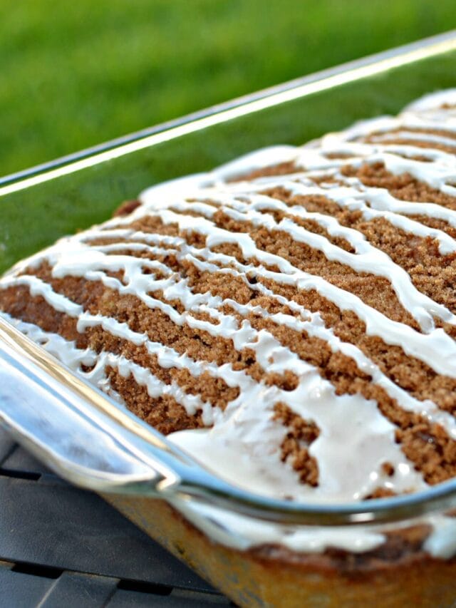 CINNAMON ROLL EASY COFFEE CAKE - The Cookin Chicks