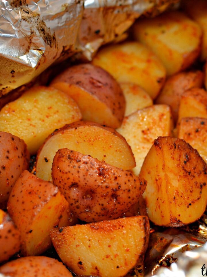 Grilled Cheesy Garlic Potatoes - The Cookin Chicks
