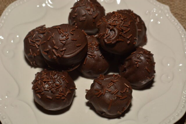 Chocolate Cake Balls - The Cookin Chicks