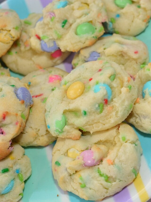 Funfetti Easter M&M Cookies - The Cookin Chicks