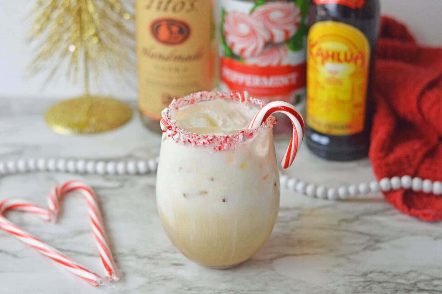 Peppermint White Russian Cocktail - The Cookin Chicks