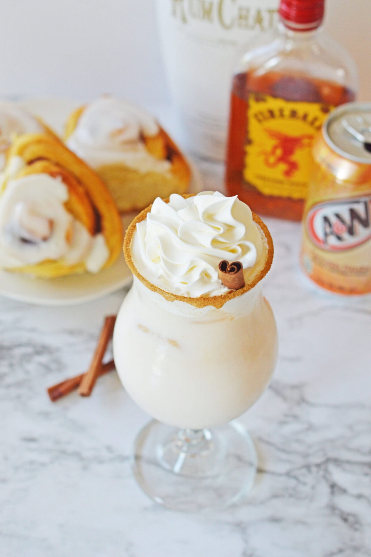 Cinnamon Roll Cocktail - The Cookin Chicks