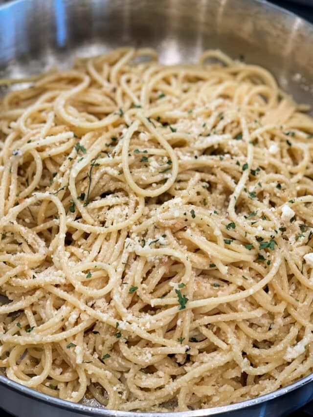 Garlic Parmesan Spaghetti - The Cookin Chicks