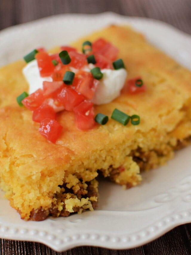Taco Cornbread Bake - The Cookin Chicks