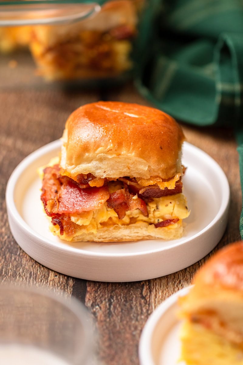 Easy Breakfast Sliders - The Cookin Chicks