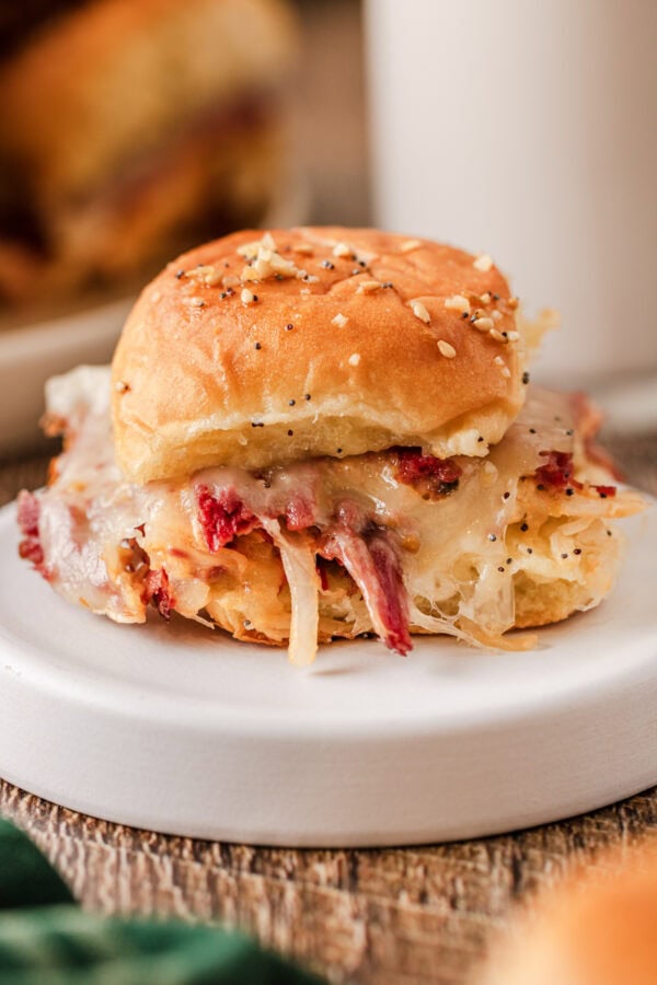 Easy Baked Reuben Sliders - The Cookin Chicks