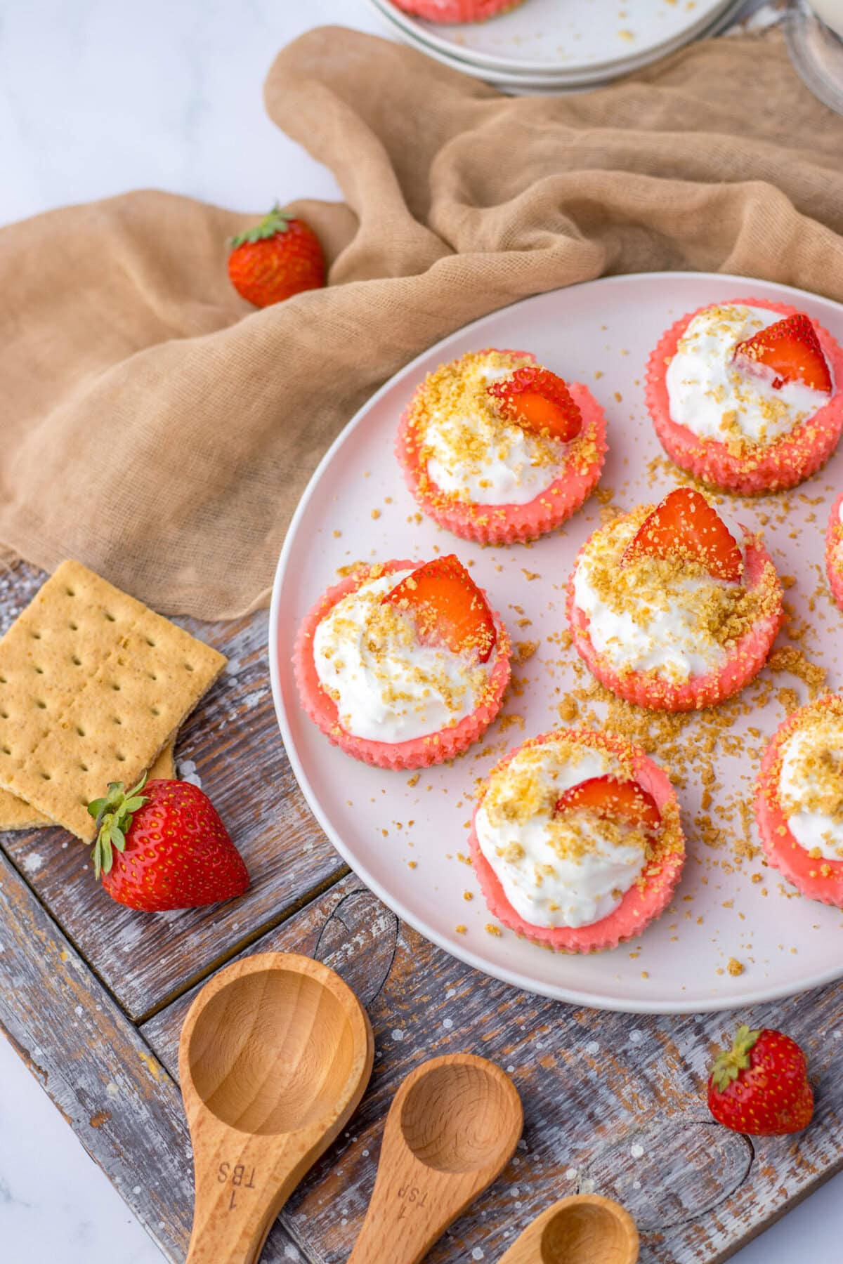 Mini Strawberry Cheesecakes - The Cookin Chicks
