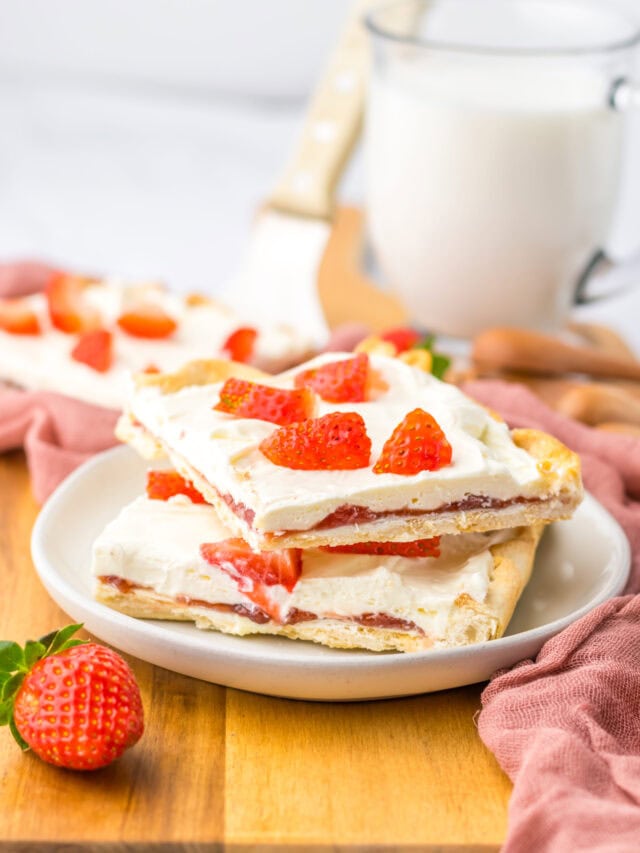 STRAWBERRY CREAM CHEESE SLAB PIE - The Cookin Chicks