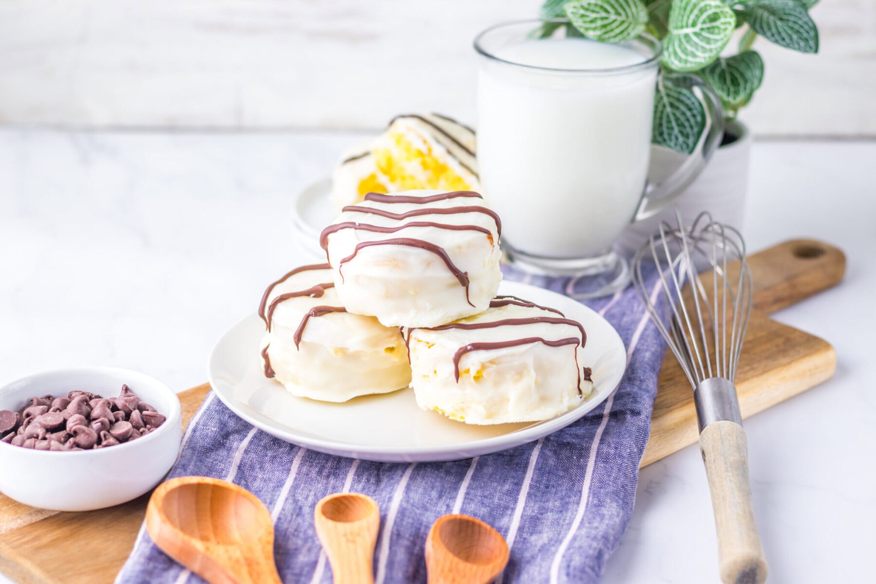 Copycat Zebra Cakes - The Cookin Chicks