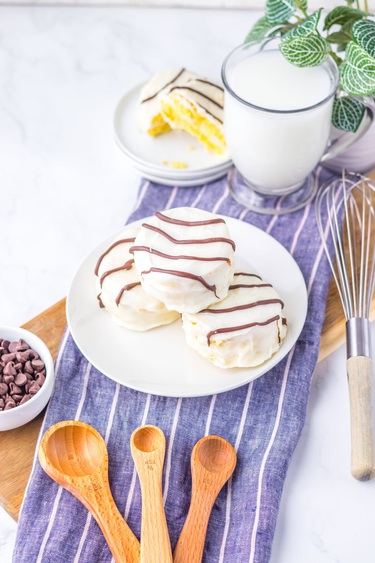 Copycat Zebra Cakes - The Cookin Chicks