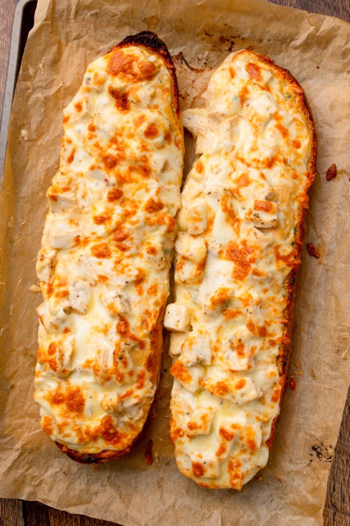 Chicken Alfredo Garlic Bread - The Cookin Chicks